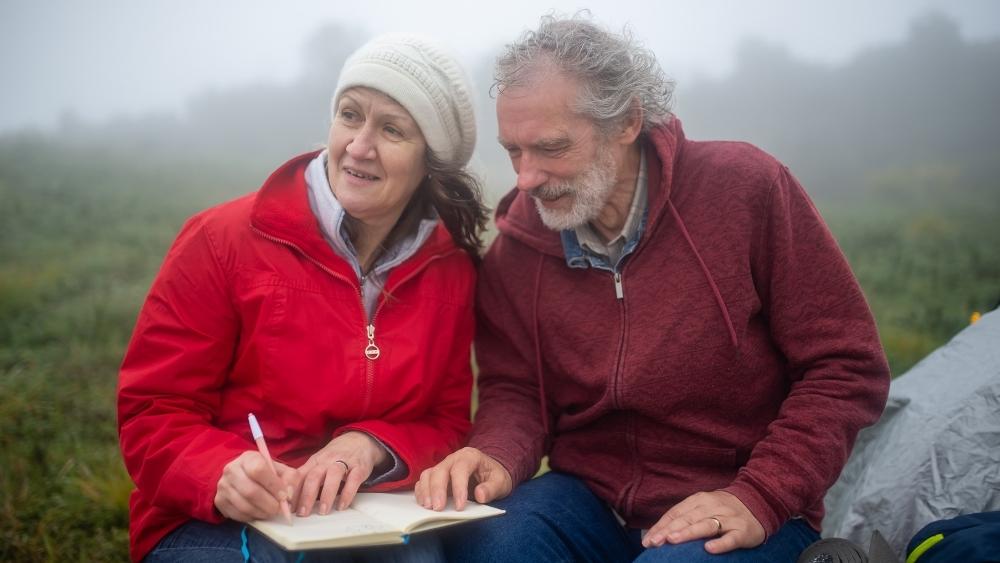 52 Journal Prompts For Couples: Develop A Deeper Connection